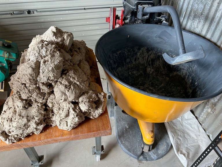 In the pottery | Tonight my Fingers Smell of Garlic | Page 2