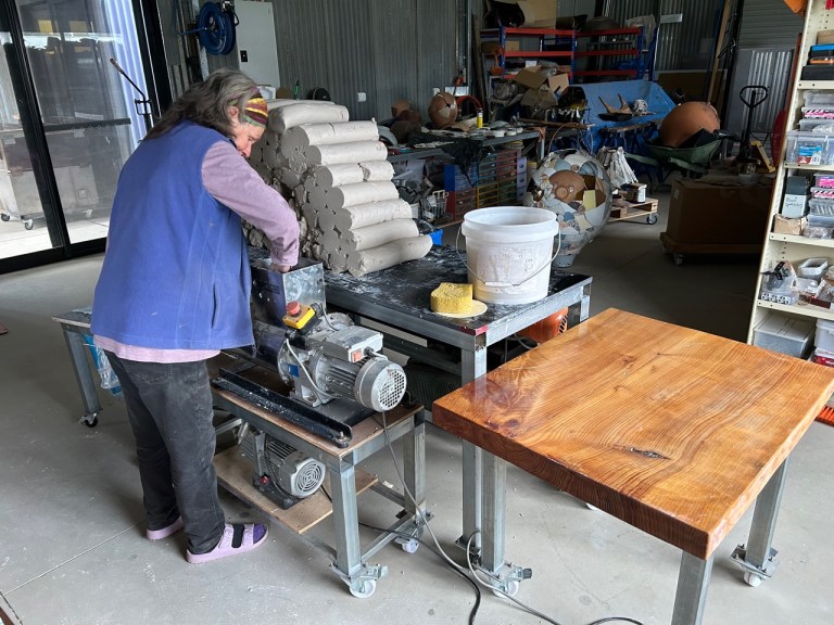 In the pottery | Tonight my Fingers Smell of Garlic | Page 2